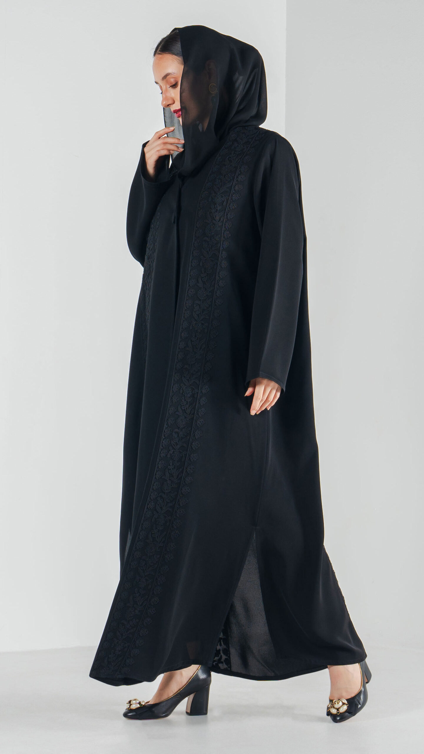 VPNC1-0003 – Velvet Abaya