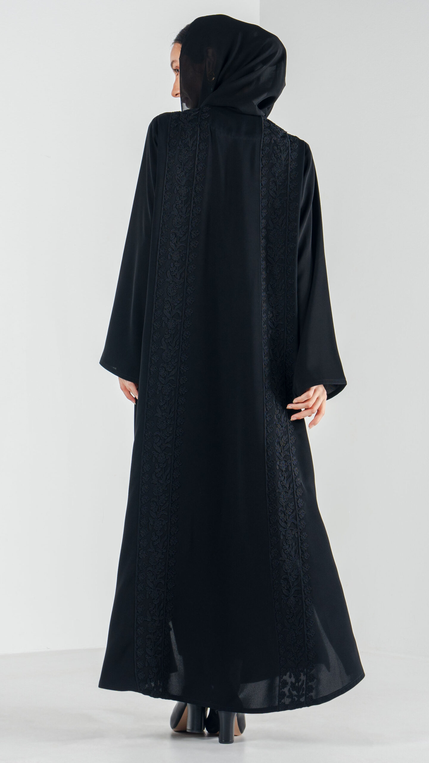 VPNC1-0003 – Velvet Abaya